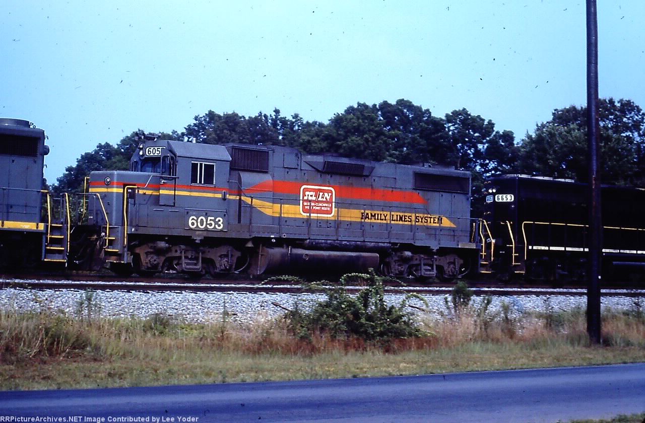 SBD 6053 GP38-2